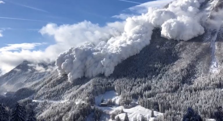 Lawine. Hoe ontstaat een lawine? En wat zijn je overlevingskansen?